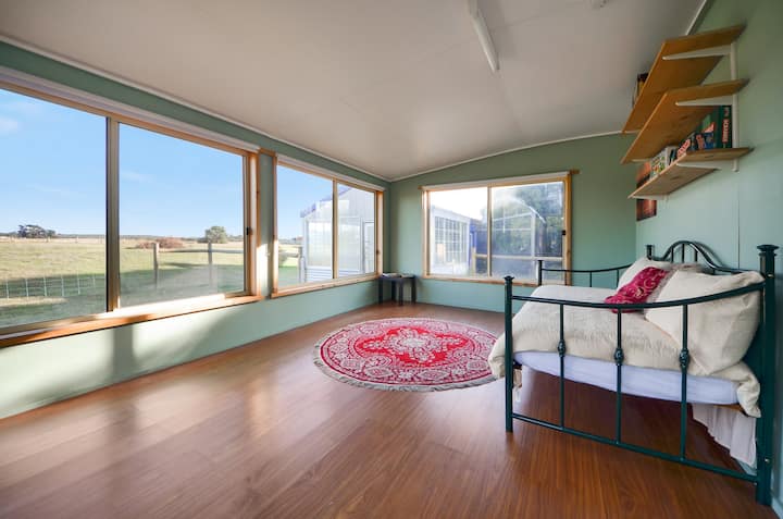 Miffys Cottage - Pet Friendly Getaway! - Portland