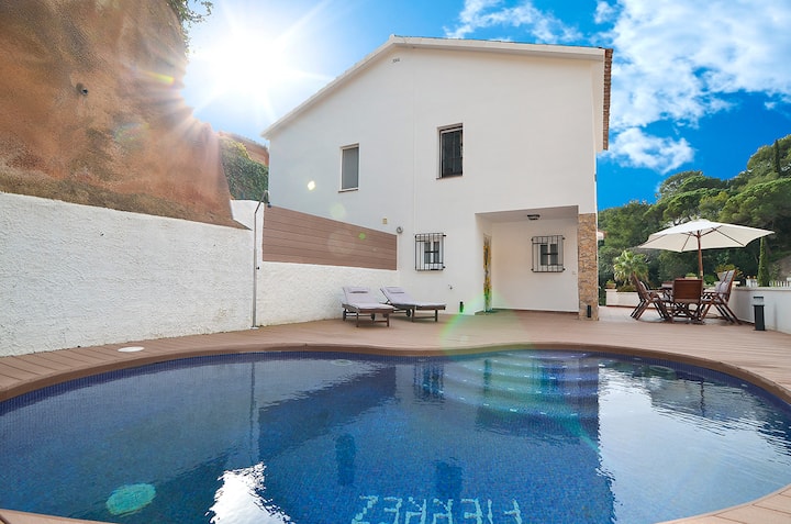 Club Villamar - Holiday Villa Near Lloret De Mar At The Spanish Costa Brava, With A Cosy Feeling. - Tossa de Mar