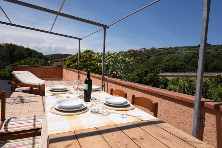 Trilocale Centrale Con Giardino - La Maddalena