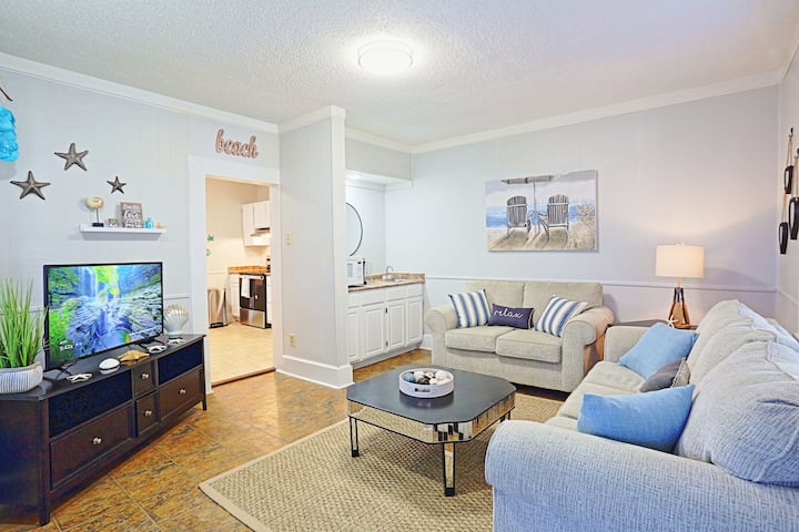 Seaside Villa Unit B Steps To The Beach And Pier - Tybee Island, GA