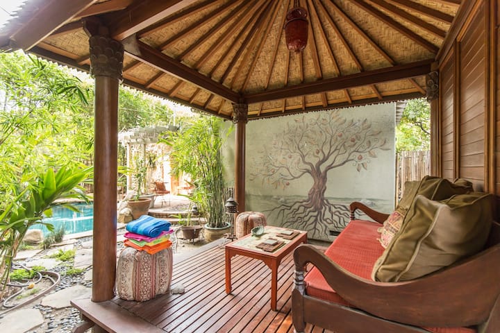 Serene Private Retreat With Pool, Private Entrance - Los Angeles, CA