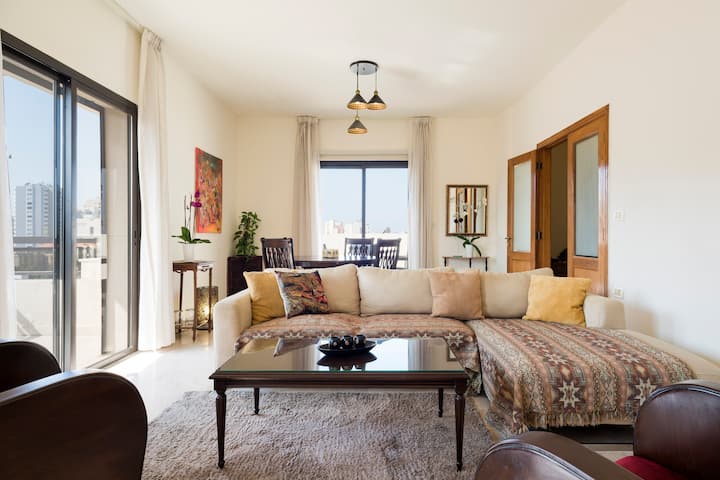 Hamra Exquisite 3 Bd Apartment - 베이루트