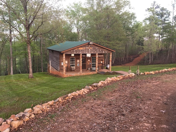 Rustic Country Cabin In The Woods - Lake Harding