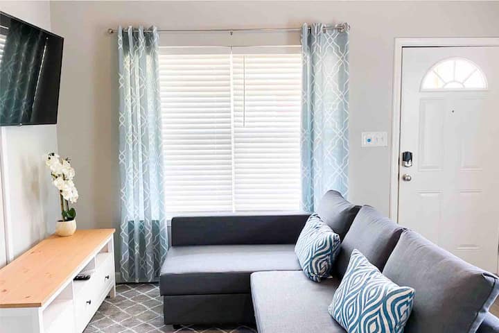 Cozy Downtown San Antonio Tiny Home - San Antonio, TX
