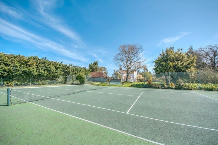 Small Goodwood Barn With Tennis Court  And Nr Golf - West Sussex