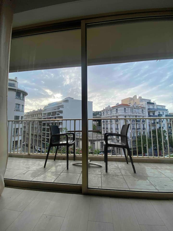 Central : Gambetta 50m2 Avec Terrasse Et Double Ac - Niza