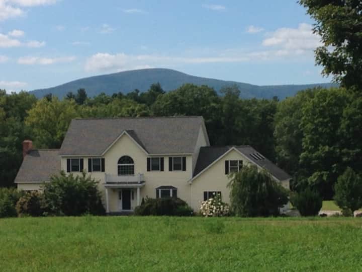 Elegant Berkshire All Season Home - The Berkshires, MA