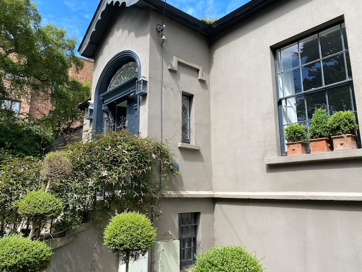 Charming Victorian Split Level Villa - Dublin