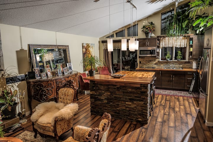 Peaceful Home With A European Touch! - Burnaby