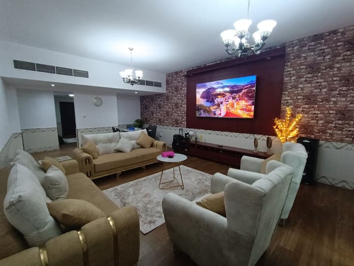 Big Luxury Two Bedroom Apartment - Sharjah