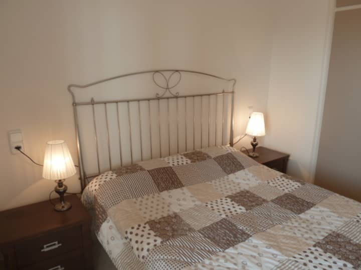 Bord De Mer Terrasse Et Centre. - Empuriabrava