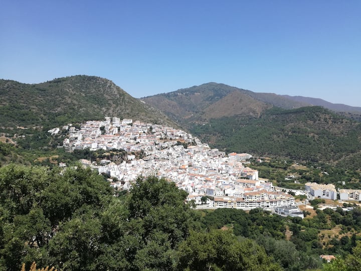 Apartamento Rural En La Montaña  Y  Vistas Al Mar. - Monda