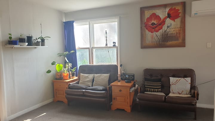 No.8 Private Single Room In Detached Sleepout - Christchurch