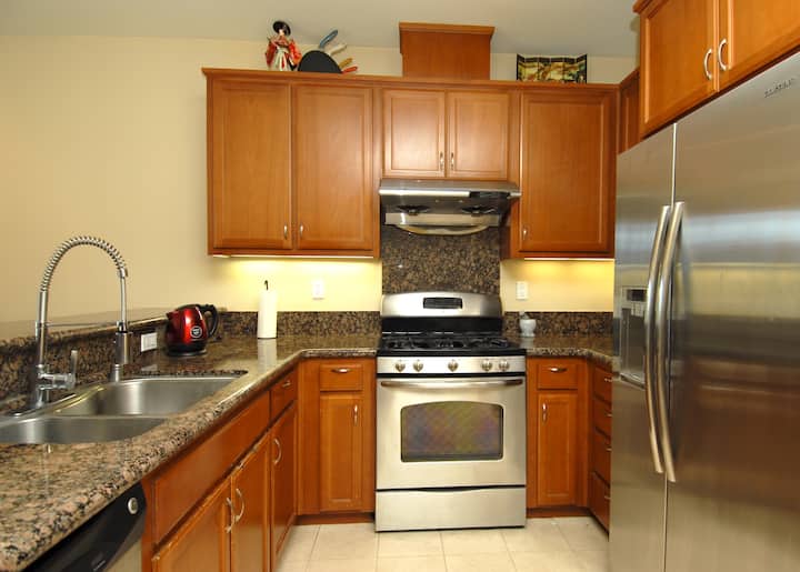 * 3br Luxury Living At Cupertino/san Jose Border * - Mountain View, CA