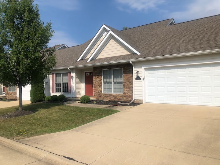 Cozy 4 Bedroom Condo! - Willoughby, OH