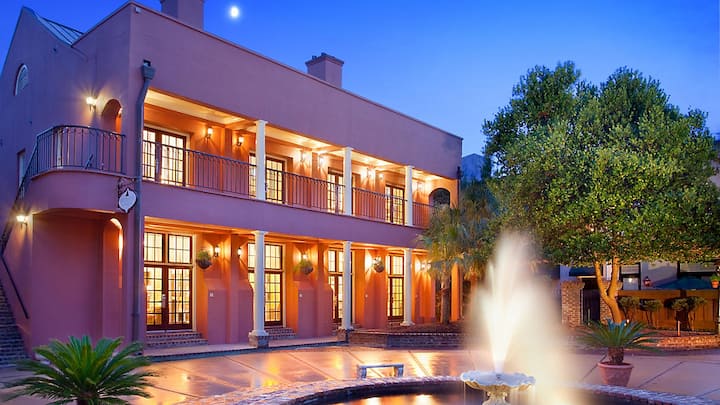 Charleston | Historic District | Southern Charm Stay - Mount Pleasant, SC