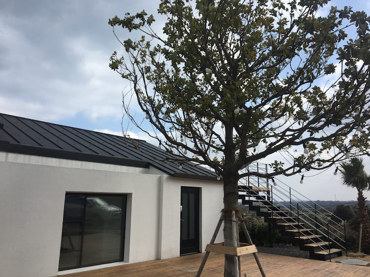 [한동이랑]힐링하며 쉴수있는 마당과 돌담이예쁜 갬성적인 숙소(3~4인실)
#에어드레서 비치 - Jeju-si