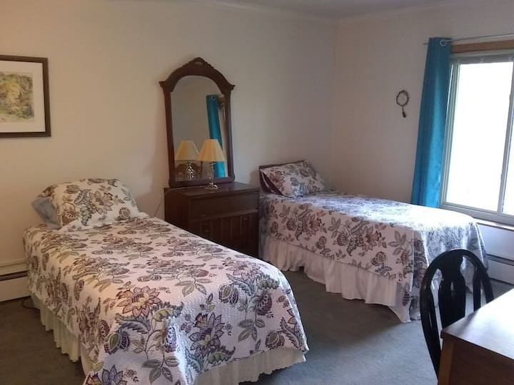 Lodge At The Light Center: Room 6 - Black Mountain, NC