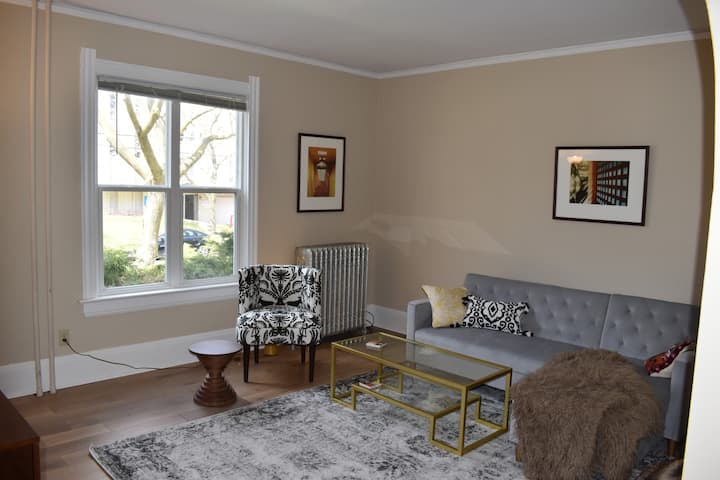 Private Apartment On The Lower Eastside - Milwaukee, WI