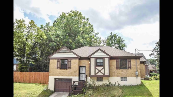 Large Comfortable Home Close To It All! - Cincinnati, OH