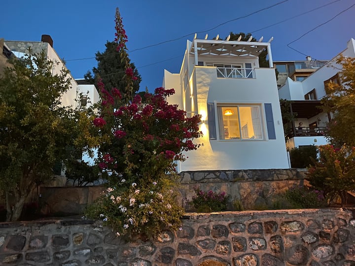 Private Villa At Yalıkavak, With Beach Premises - Gündoğan