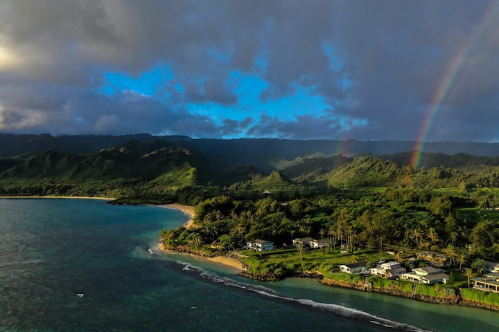 Waterfront Beach Cottage - O‘ahu, HI