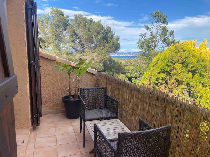 Appartement De Vacances Au Calme Absolu, Vue Mer. - Fréjus