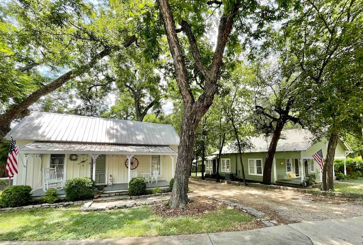 Side By Side Historic Downtown Cottages - Dinosaur Valley State Park, Glen Rose