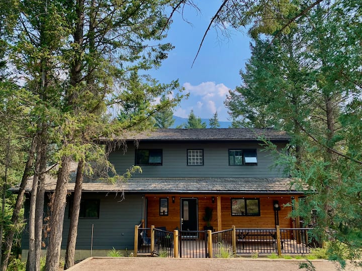 Family Cottage- 6 Bedroom/private Community Beach! - Invermere