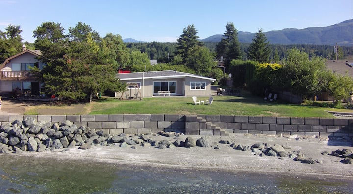 Beautiful Vancouver Island Beach House - Hornby Island