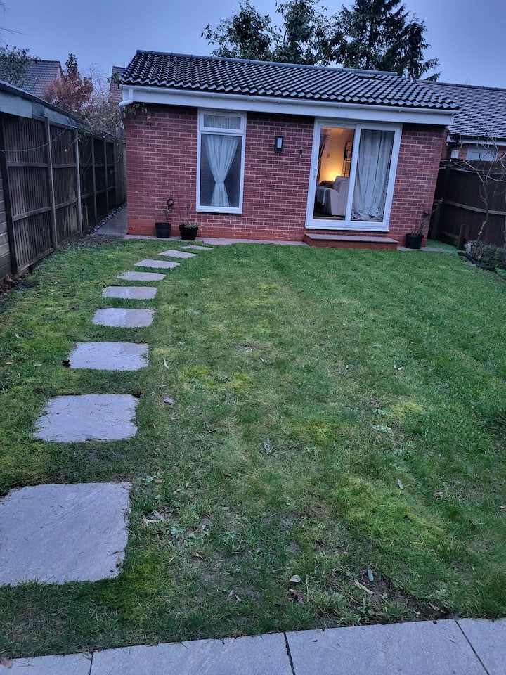 Cosy Detatched Guest House - Coventry