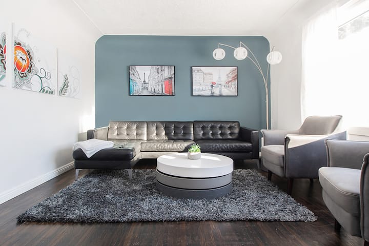 Great Central Location - Edmonton