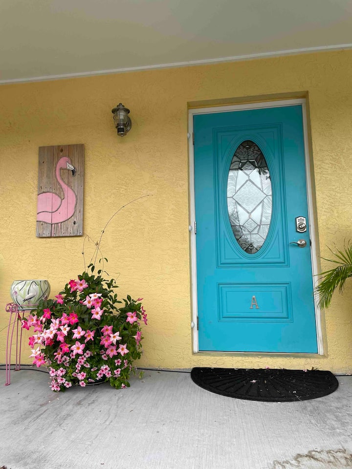 Safety Harbor Hide Away- Victorian Sweetheart - Safety Harbor, FL