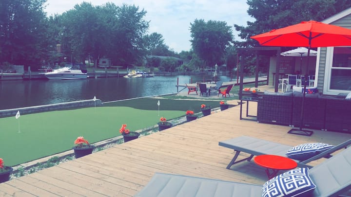 Taste Of Modern Lake Living Bright Welcoming Fun - Lakeshore