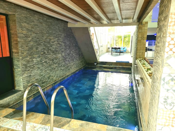 Loft Piscine Intérieure Jacuzzi Hammam Privés - Marseille