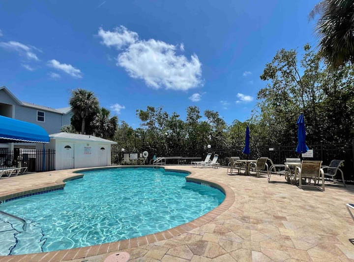 Anna Maria Island -Walk To The Beach! - Anna Maria Island, FL