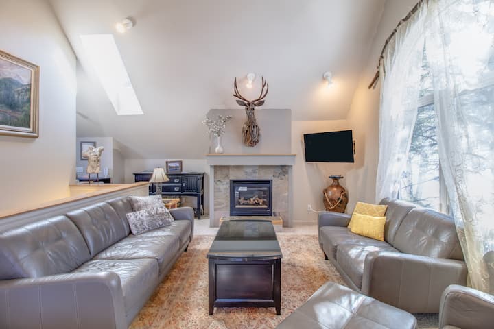 Spring In Estes Lux Home River Views &Wellness Spa - Estes Park, CO