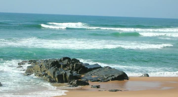 Black Rock Beach Cottage_flat-let_(4 Sleeper). - Tugela Mouth