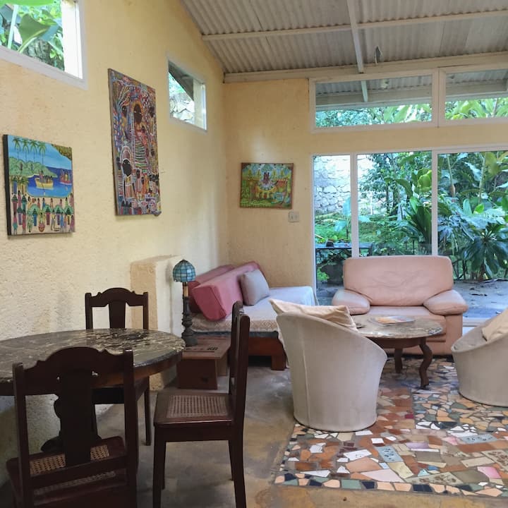 Mountain 2 Beds Apt W/parking & Utilities Included - Port-au-Prince