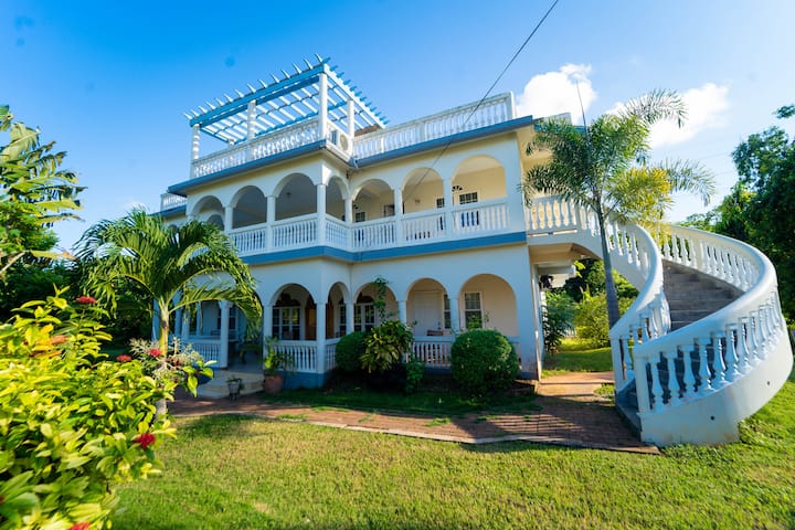 8 Bdrm Villa, Coral Springs, Trelawny, Jamaica. - Jamaica
