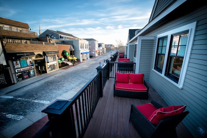Enjoy People Watching From Balcony - Thames Street - Newport, RI