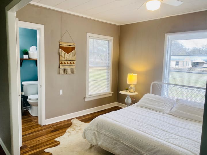 Azalea Cottage: Private 1b/1b - Tyler, TX