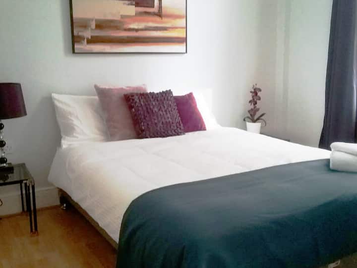 Smart Master Bedroom *King's Cross, St Pancras.* - London