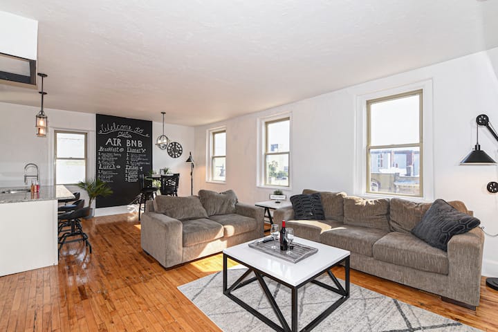 Downtown Two Bedroom/two Bathroom Full Apartment - Racine, WI