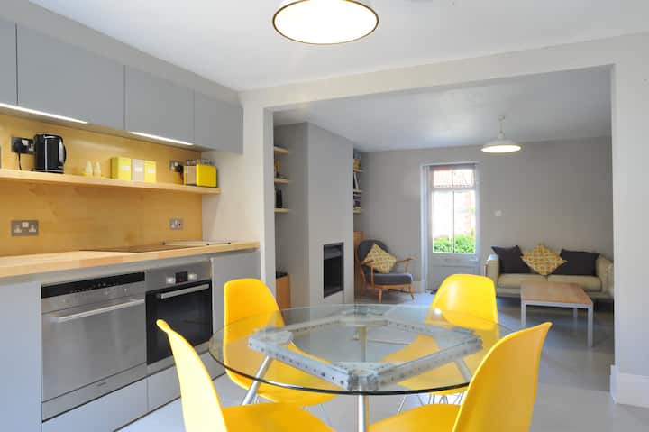 Traditional Flint Cottage With Modern Interior. - Sheringham