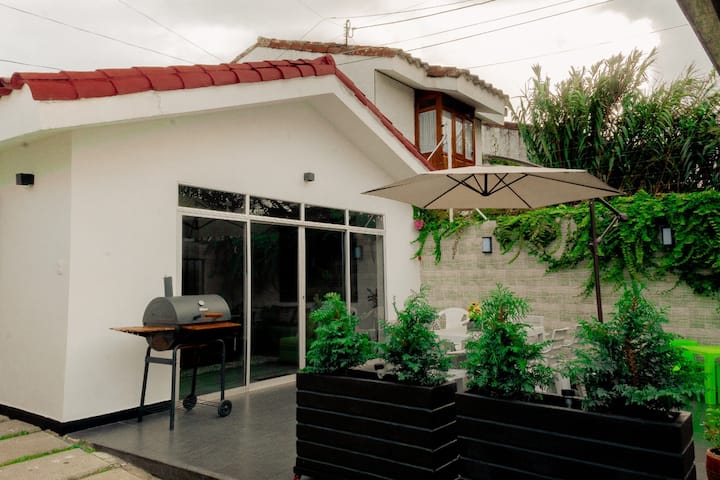 Casa Grande, Lujosa Con Excelente Ubicación - Bogota