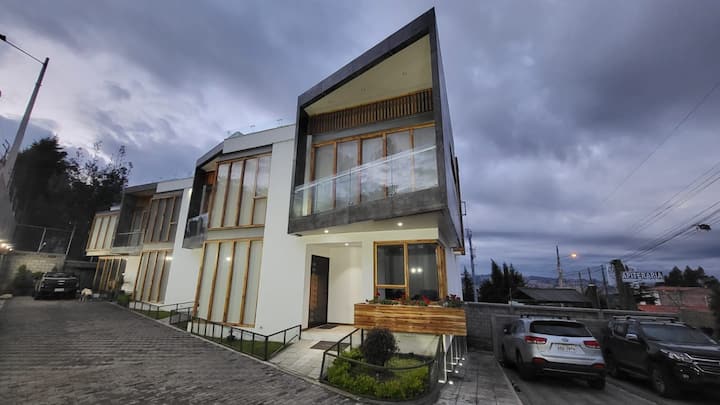Casa Amoblada Con Vista Privilegiada A Cuenca - Cuenca
