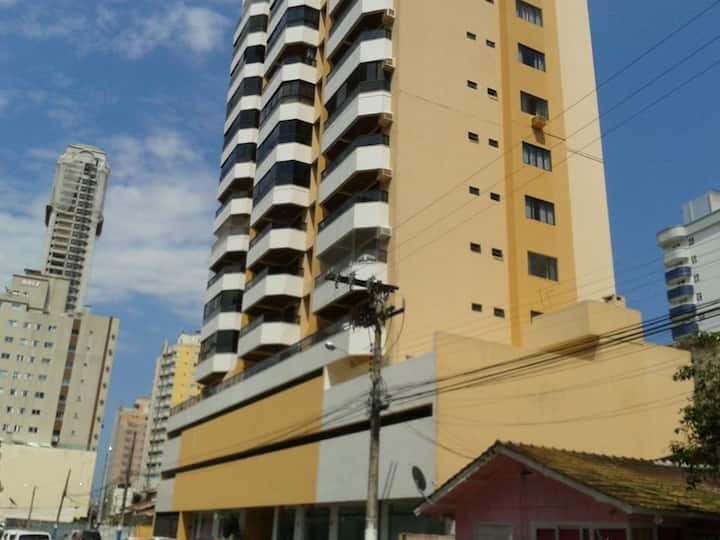 Apartamento Amplo, 250 M. Do Mar, Região Central. - Balneário Camboriú
