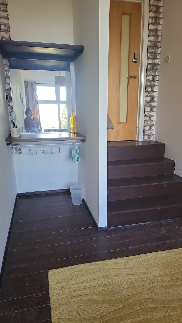 Neat And Conveniently Located, Private Entrance - Derby