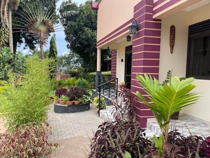 Airy Studio Flat With Beautiful Garden (Nest B) - Uganda